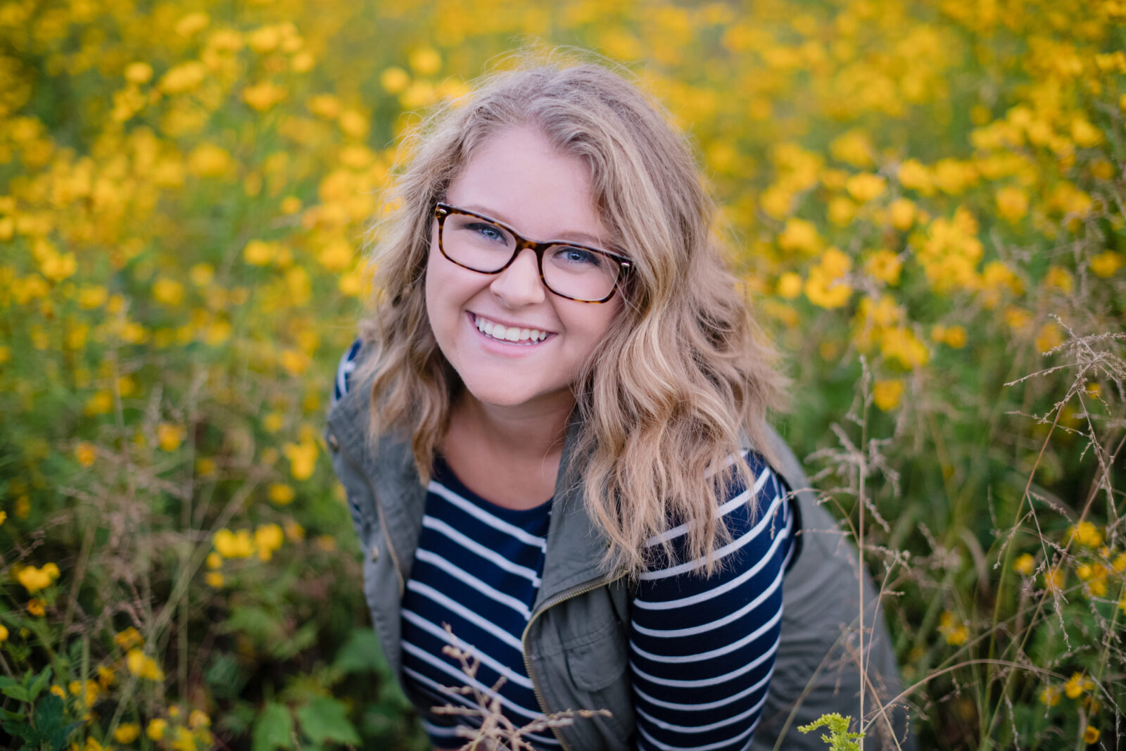 Trendy Outfit Ideas for Fall High School Senior Photoshoots - Lori ...
