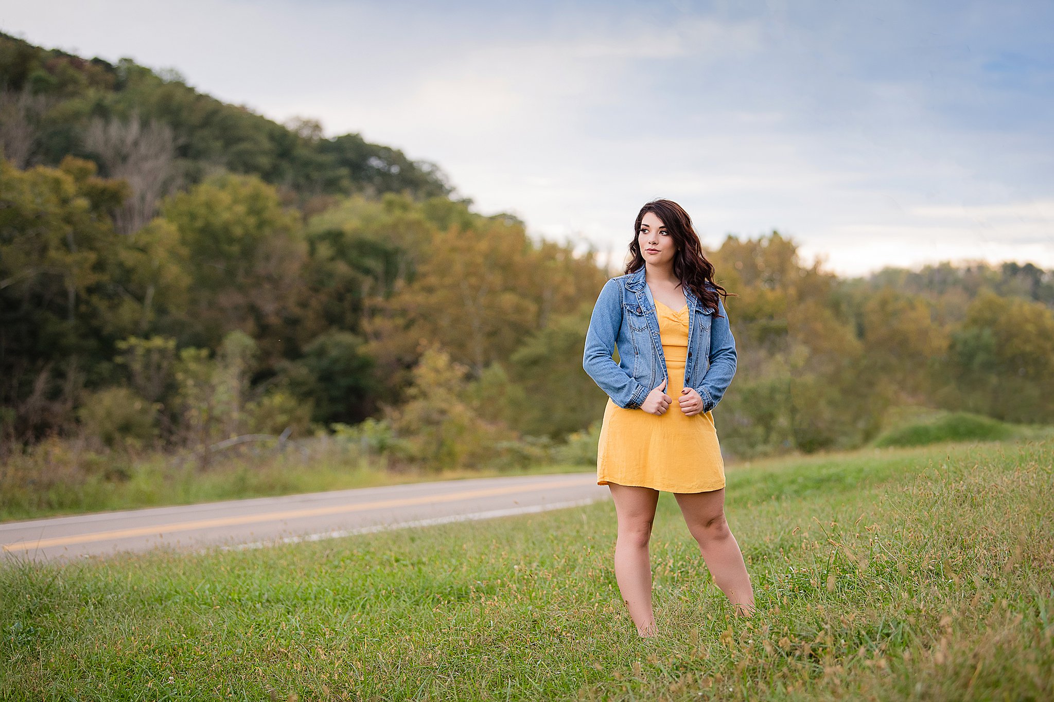 Trendy Outfit Ideas for Fall High School Senior Photoshoots - Lori ...